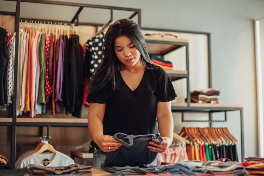 5 Reasons To Start A Clothing Business In 2022 - The Daily MBA